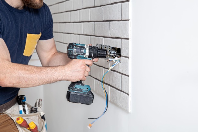 Outlet and Light Switch Installation – Safe & Code-Compliant